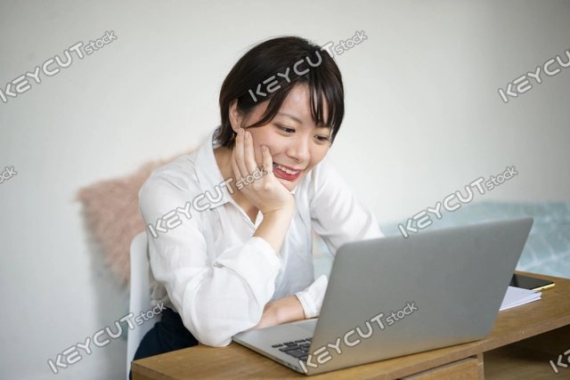 집, 여성, 컴퓨터, 웃다, 지름길-1589584740-키컷스톡